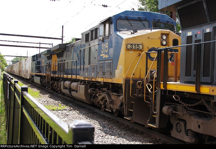 CSX 315 on Q032